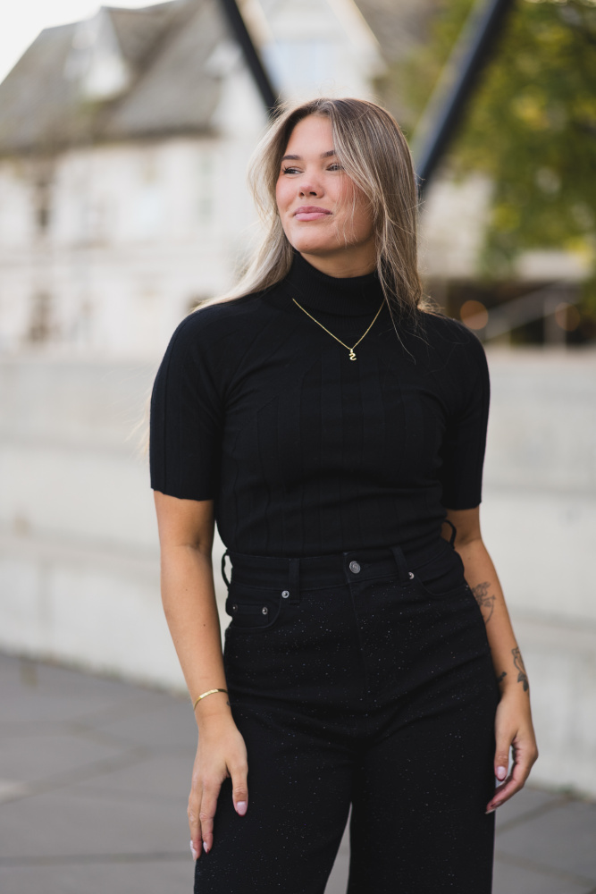 Nikola Kellsie SS Pullover Black - Vakre Vene